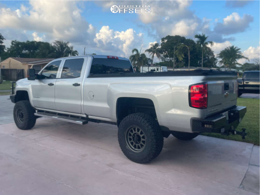 2019 Chevrolet Silverado 3500 HD with 17x9 18 Method Mr704 Hd and 35/12 ...