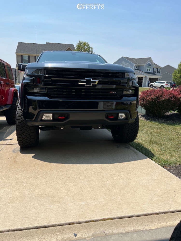 2021 Chevrolet Silverado 1500 with 22x12 -44 Fuel Blitz and 35/12.5R22 ...