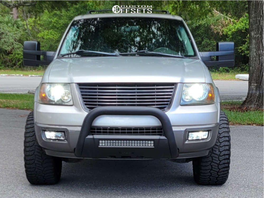 2004 Ford Expedition with 22x12 -44 XD Xd844 and 33/12.5R22 Radar ...