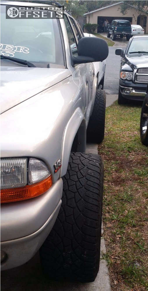 2000 Dodge Durango with 20x12 -44 Moto Metal Mo976 and 305/50R20 Cooper ...