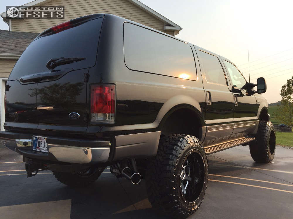 2002 Ford Excursion with 22x14 -70 Fuel Maverick and 37/13.5R22 Toyo ...