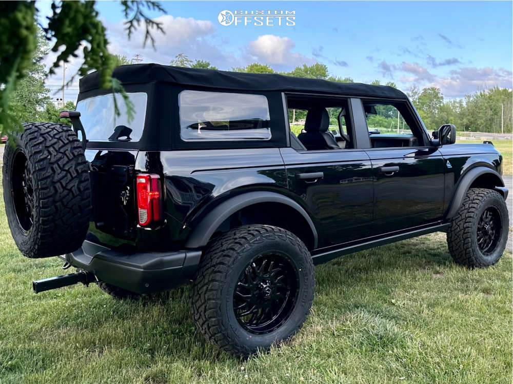 2022 Ford Bronco with 20x9 1 TIS 544b and 35/12.5R20 Predator New ...