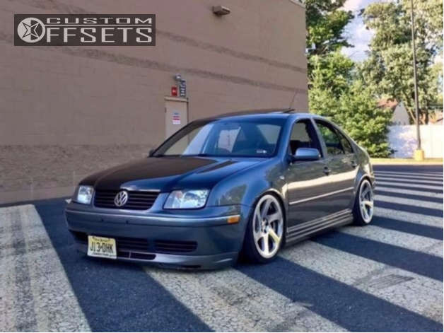 2005 Volkswagen Jetta with 18x8.5 35 3SDM 0.06 and 225/35R18 Nankang AS ...