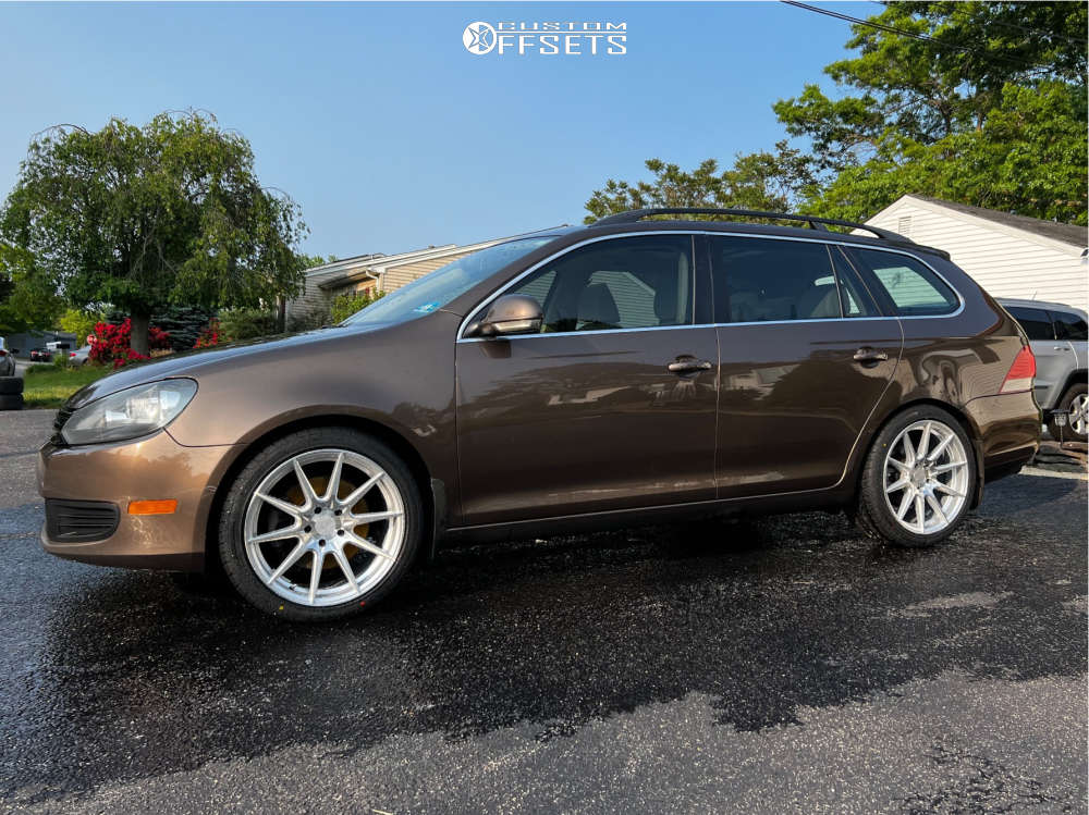 2011 Volkswagen Jetta with 18x8.5 42 F1R F101 and 235/40R18 Vercelli ...