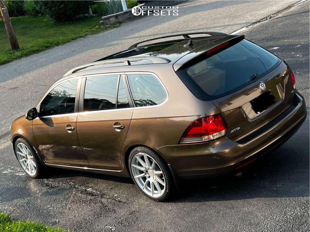 2011 Volkswagen Jetta with 18x8.5 42 F1R F101 and 235/40R18 Vercelli ...