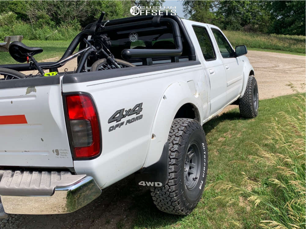 2004 Nissan Frontier with 15x7.5 -12 Vision Manx 2 Overland and 33/10 ...
