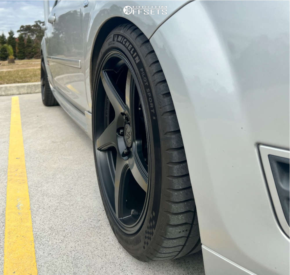 2007 Ford Focus with 18x8.5 40 Anovia Kinetic and 235/40R18 Michelin Pilot Sport 5 and Coilovers ...