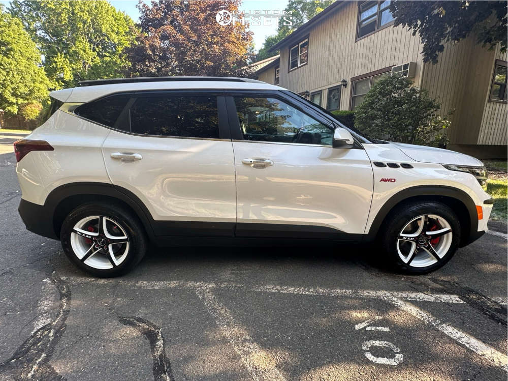 2023 Kia Seltos with 17x7.5 45 RTX R-Spec Illusion and 215/50R17 Kumho ...
