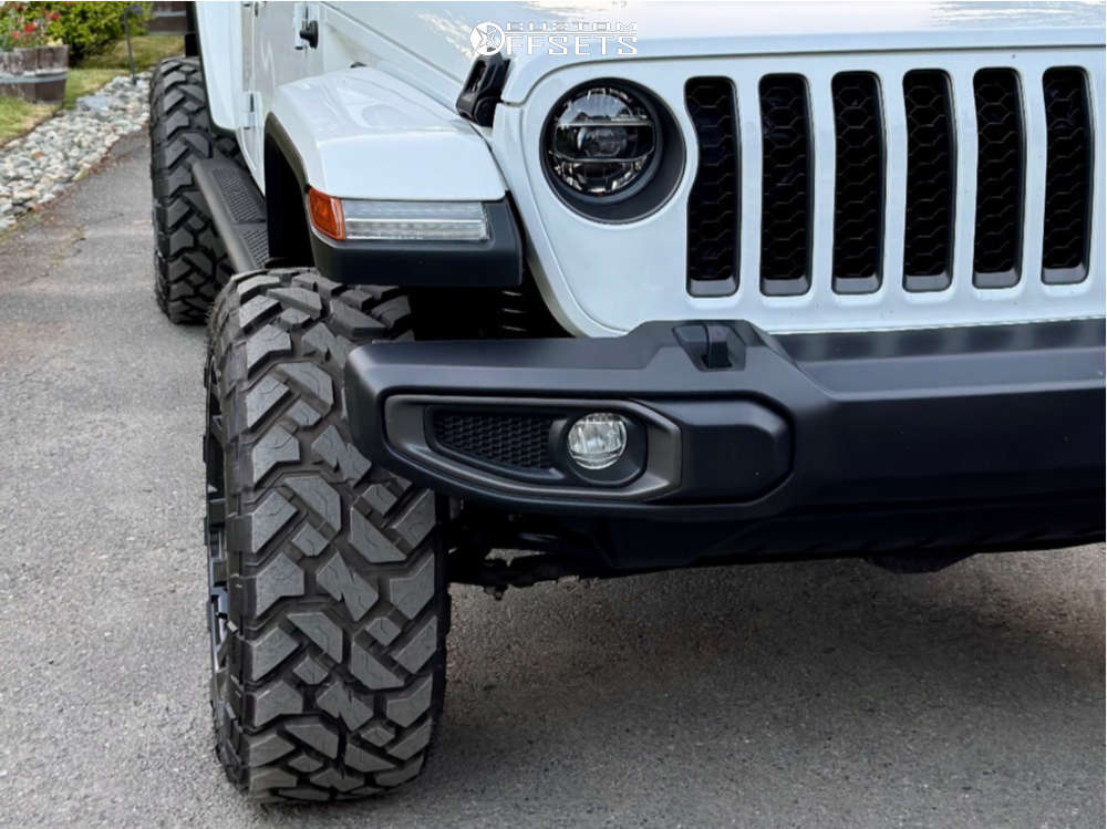 2021 Jeep Gladiator with 22x12 -44 Fuel Blitz and 35/12.5R22 Fuel ...