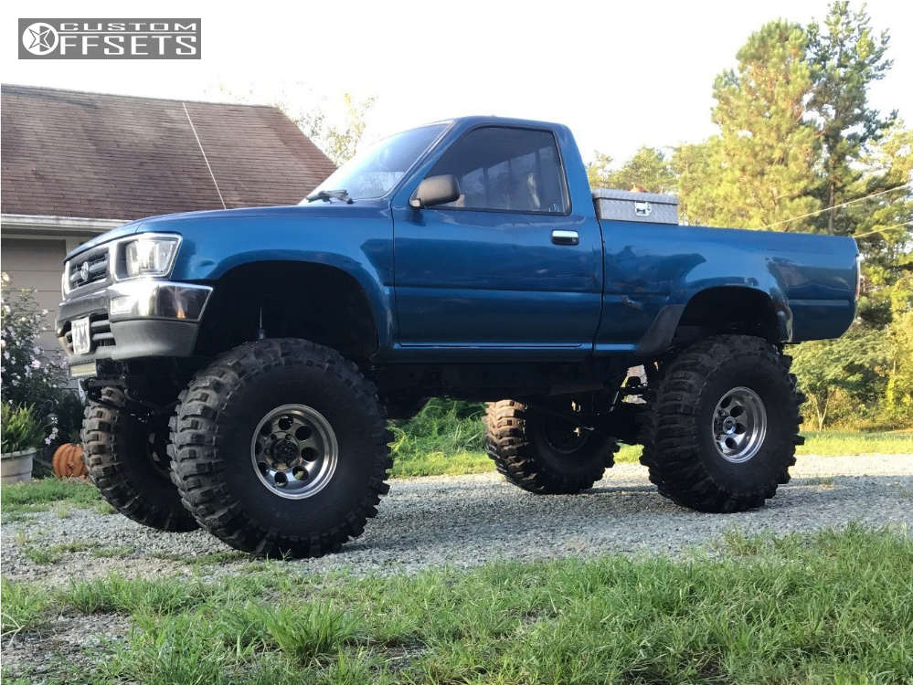 Lifted Toyota Pickup Sas
