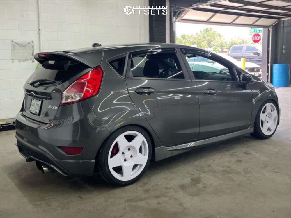 2016 Ford Fiesta with 17x7.5 42 Fifteen52 Tarmac and 215/40R17 Yokohama ...