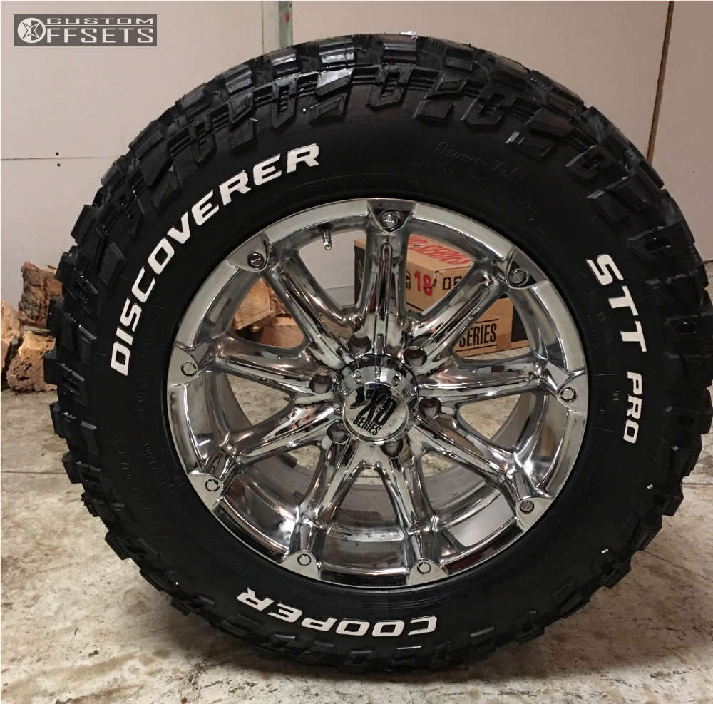 2002 Chevrolet Silverado 1500 with 18x9 18 XD Badlands and 275/65R18 ...