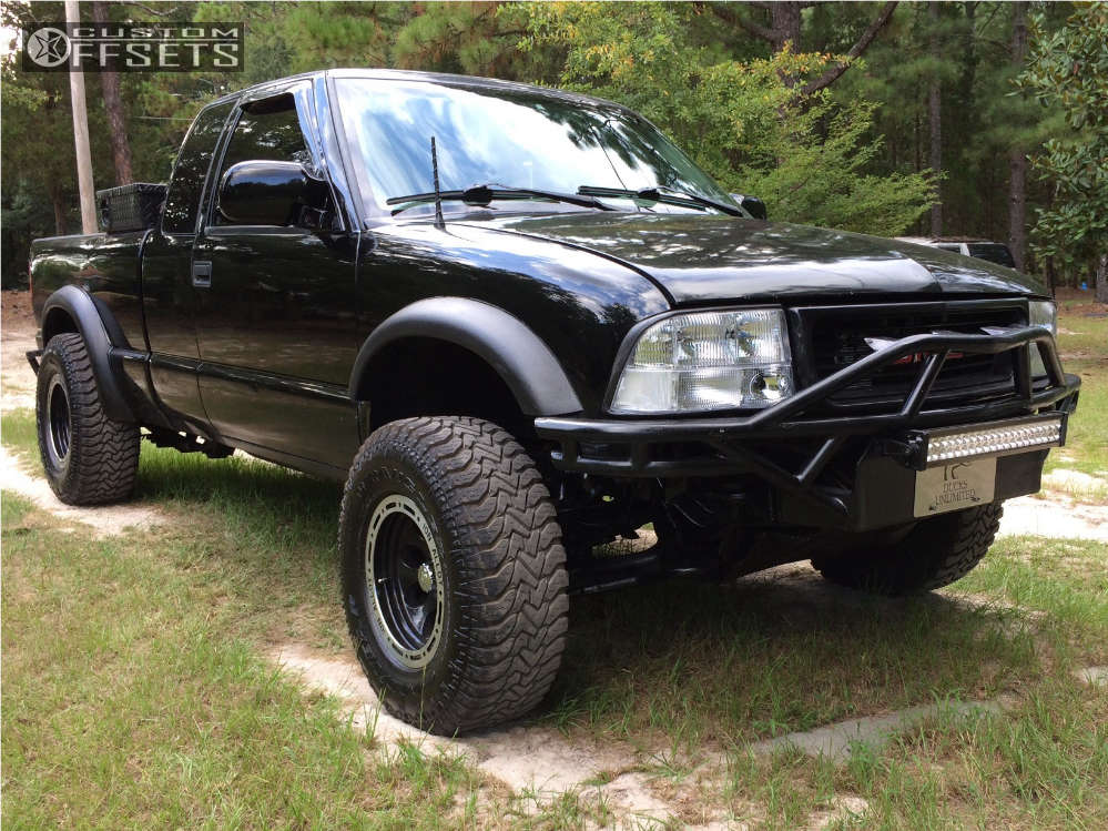 1998 GMC Sonoma with 15x8 -27 Alloy Ion Style 174 and 31/10.5R15 ...