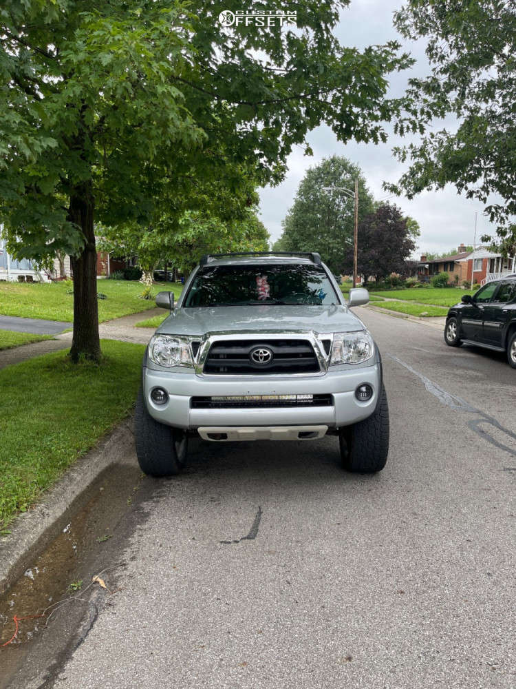2008 Toyota Tacoma with 22x10 -19 Vision Razor and 305/40R22 Nitto ...
