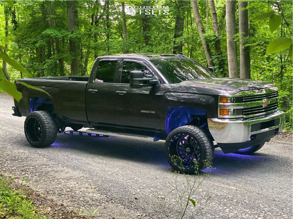 2015 Chevrolet Silverado 2500 HD with 22x14 -76 TIS 544bm and 33/13.5R22 Venom Power Terra ...