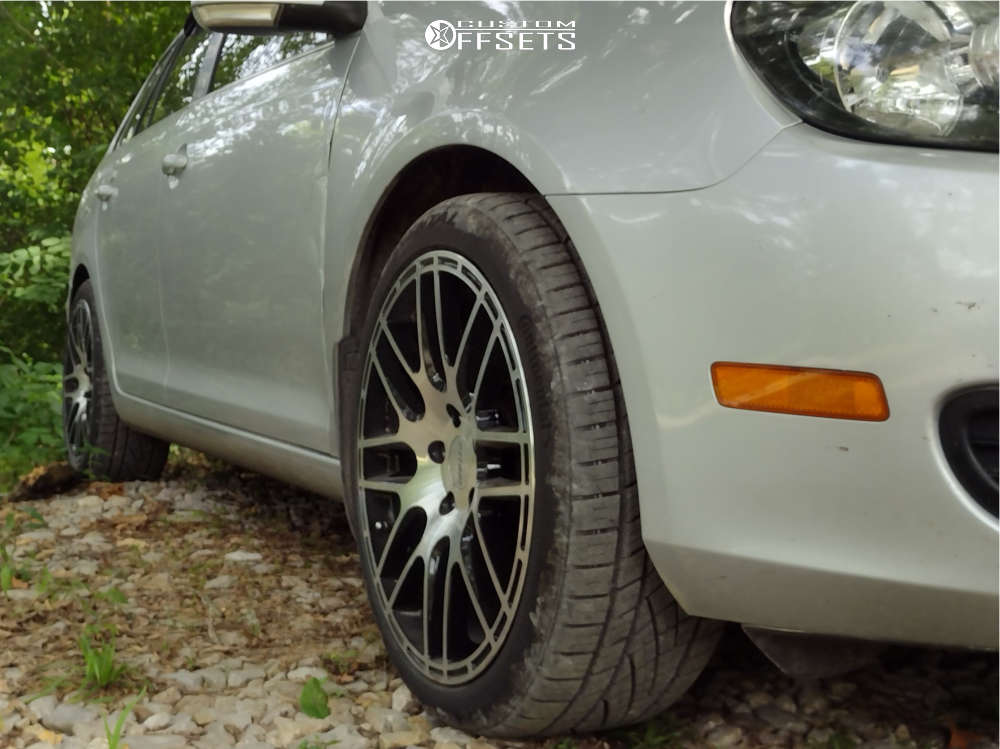 2013 Volkswagen Jetta with 18x8 40 Petrol P6a and 225/40R18 Continental ...