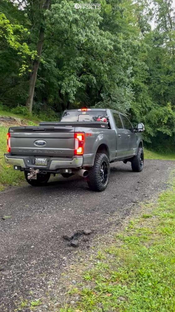 2017 Ford F-350 Super Duty with 22x10 10 Fuel Maverick and 37/12.5R22 ...