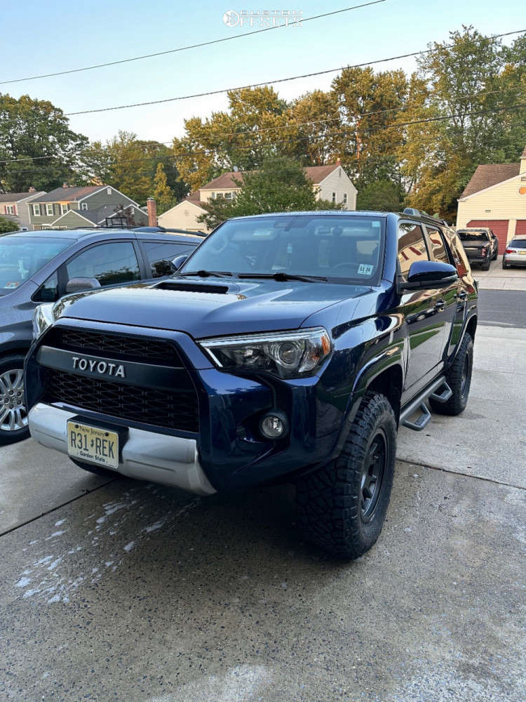 2019 Toyota 4Runner with 17x8.5 0 RRW Rr5-s and 285/70R17 Nitto Ridge ...