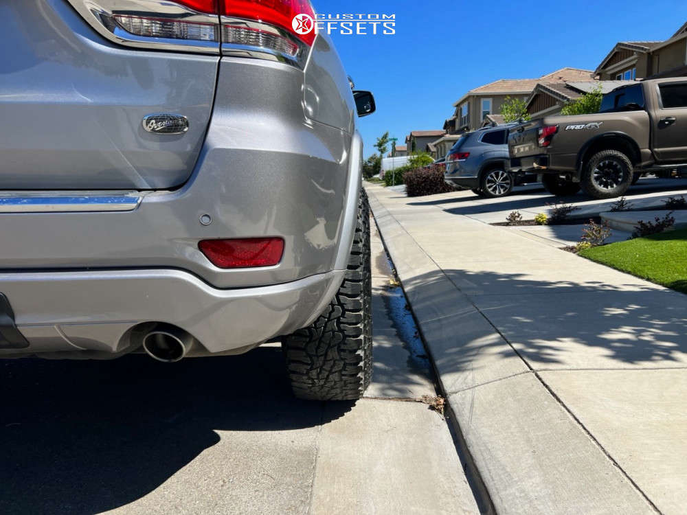 2014 Jeep Grand Cherokee with 17x9 12 Rock Trix Rt105 and 285/70R17 ...