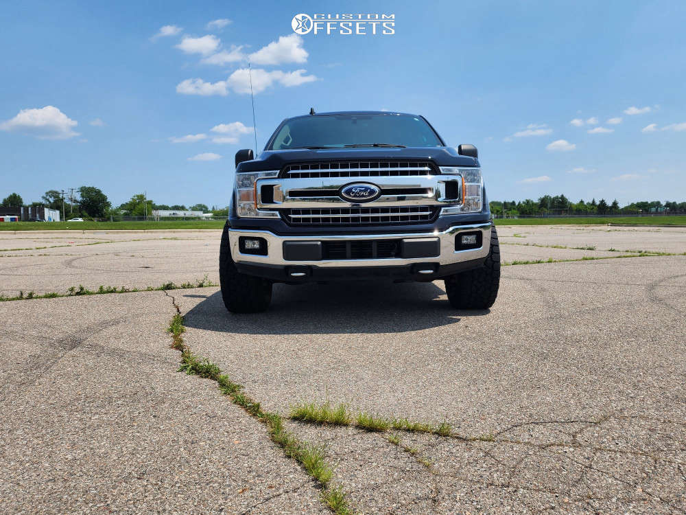 2019 Ford F-150 with 18x10 -24 Moto Metal MO970 and 33/12.5R18 Toyo ...