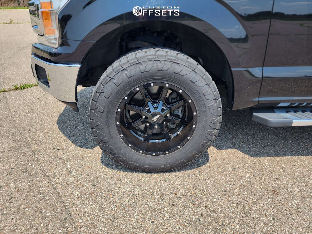 2019 Ford F-150 with 18x10 -24 Moto Metal MO970 and 33/12.5R18 Toyo ...