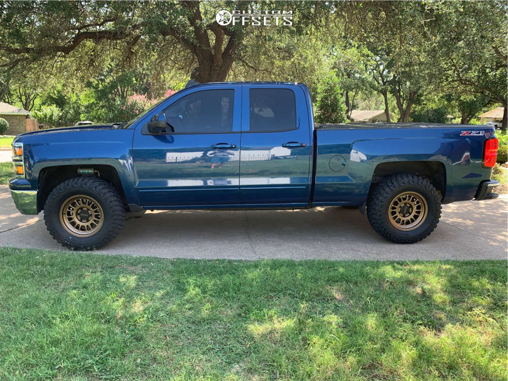 2015 Chevrolet Silverado 1500 with 17x8.5 0 Method Mr703 and 33/12.5R17 ...