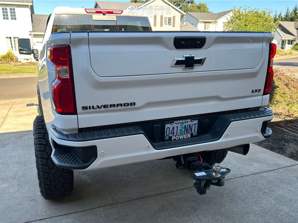 2022 Chevrolet Silverado 3500 HD with 22x12 -44 Cali Offroad Twisted ...