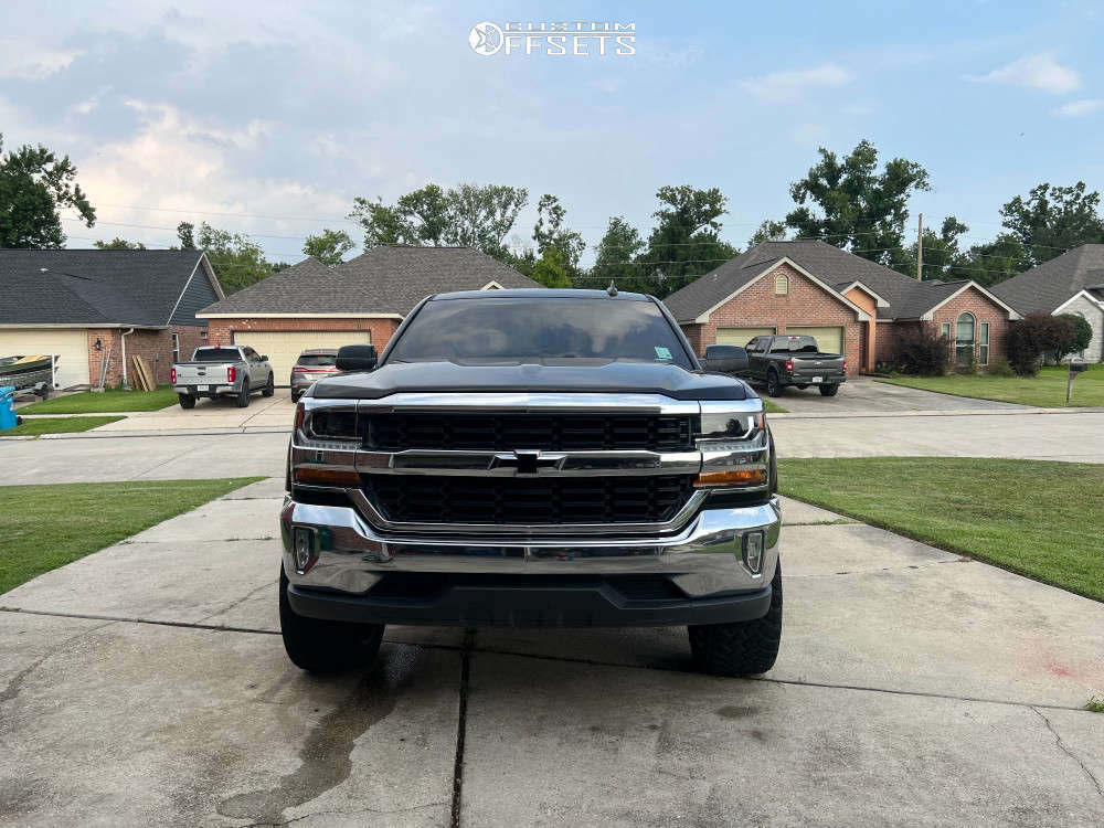 2018 Chevrolet Silverado 1500 with 22x12 -44 TIS 547bm and 33/12.5R22 ...