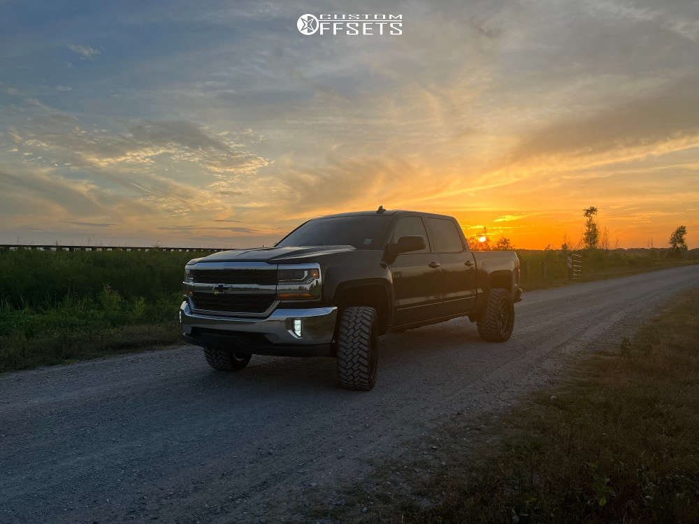 2018 Chevrolet Silverado 1500 with 22x12 -44 TIS 547bm and 33/12.5R22 ...