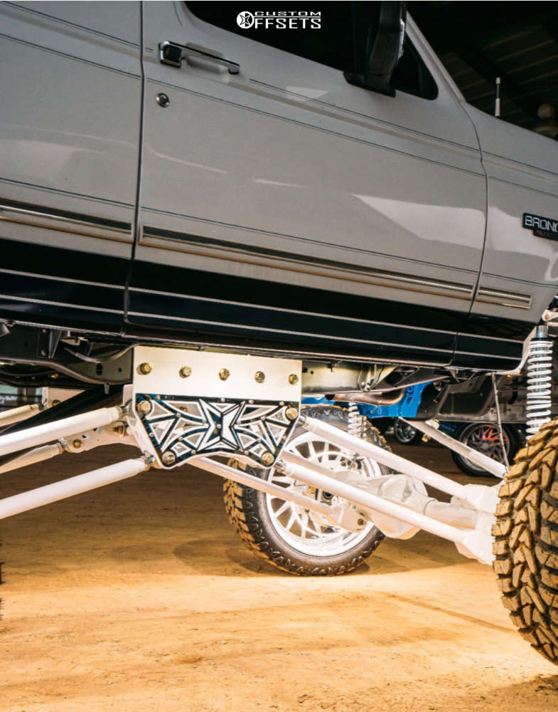 1993 Ford Bronco with 26x16 -101 Hostile Forged Hf16 and 39/15.5R26 ...