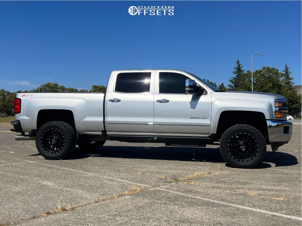 2016 Chevrolet Silverado 2500 HD with 20x10 -18 XD Snare and 305/55R20 ...