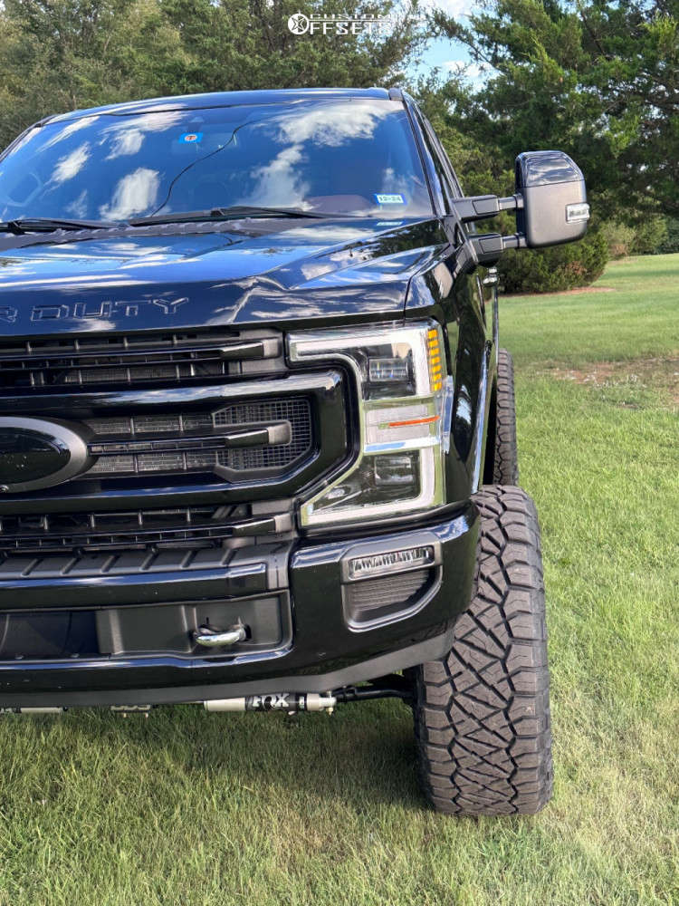 2022 Ford F-250 Super Duty with 22x12 -44 TIS 554bm and 37/13.5R22 ...