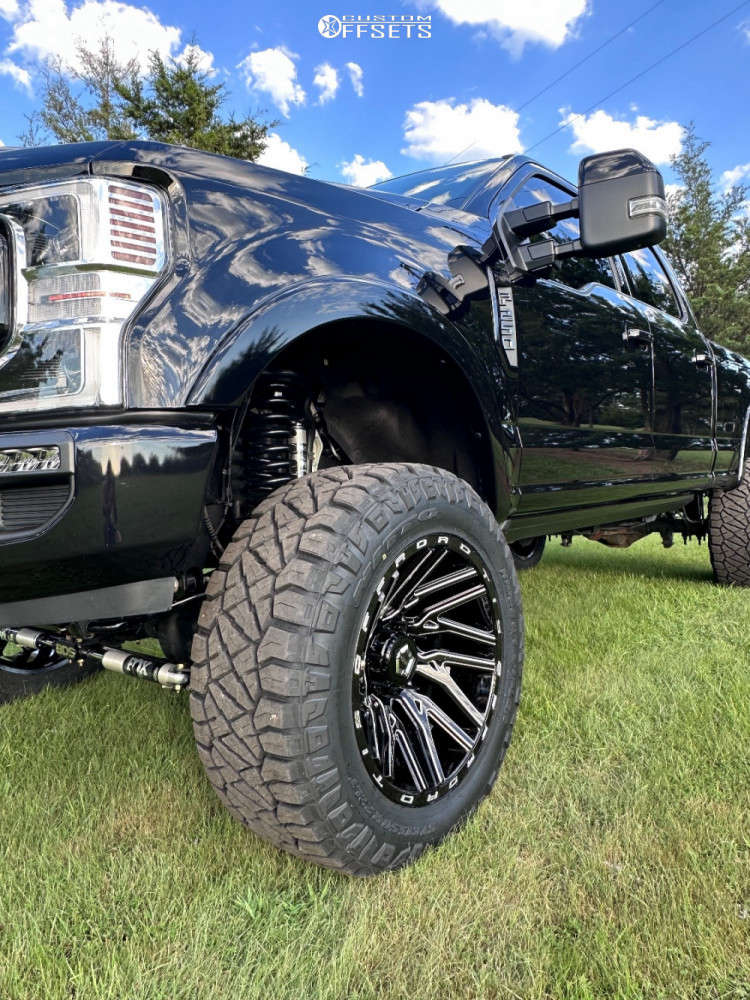 2022 Ford F-250 Super Duty with 22x12 -44 TIS 554bm and 37/13.5R22 ...