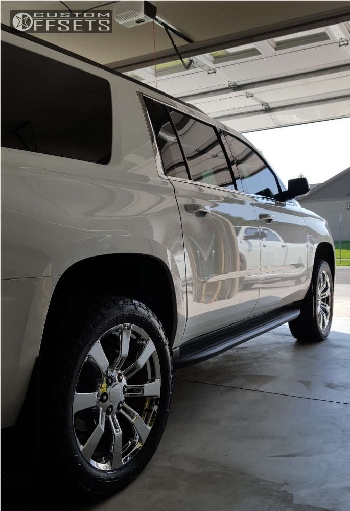 2017 Chevrolet Suburban with 22x9 31 OE Performance 144 and 305/45R22 ...