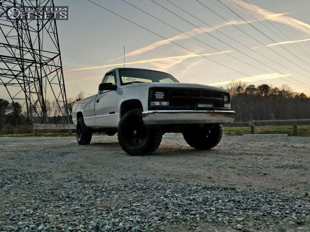 2000 Chevrolet C2500 with 16x8 Pro Comp Series 69 and 285/75R16 ...