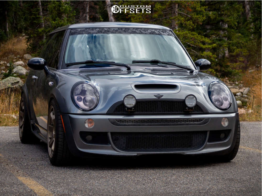 2004 Mini Cooper with 17x8 35 AVID1 Av6 and 215/45R17 Michelin Pilot ...