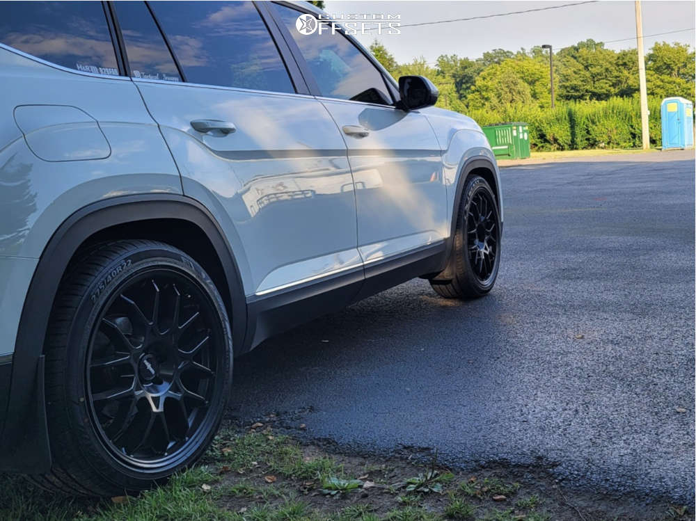 2021 Volkswagen Atlas with 22x10 30 Rotiform Zws and 275/40R22 Lexani ...