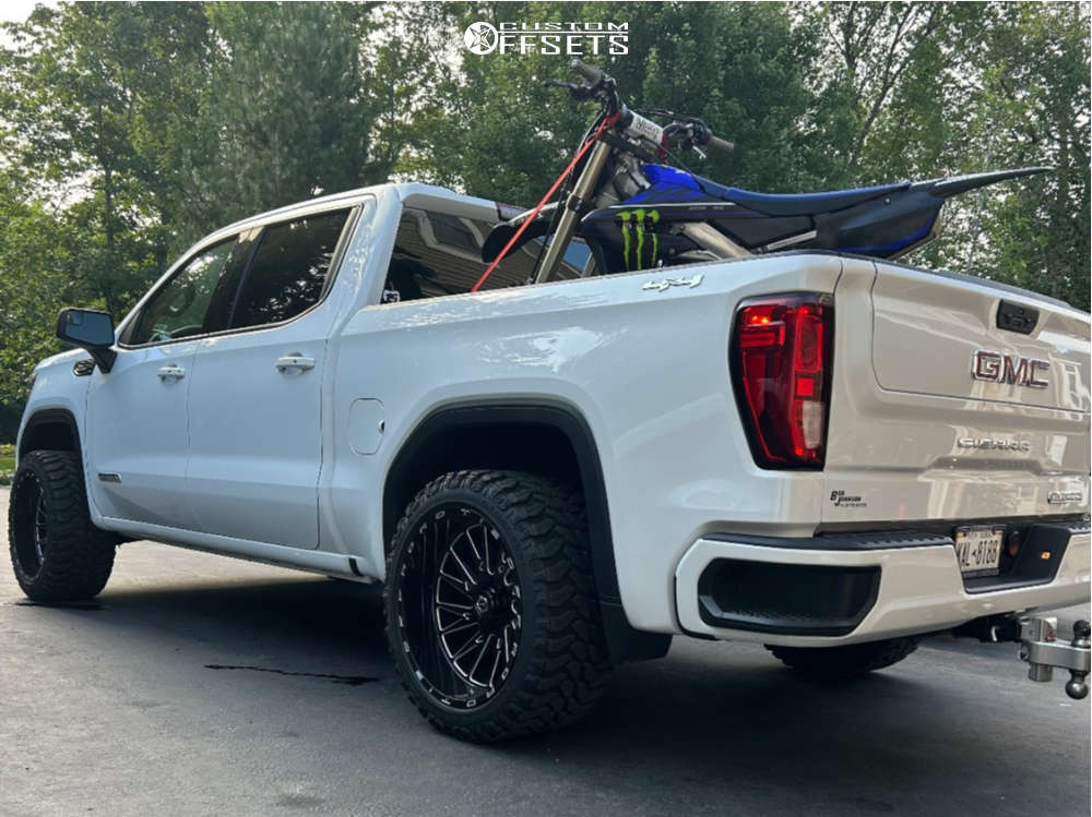 2021 GMC Sierra 1500 with 22x12 -44 TIS 547bm and 33/12.5R22 TIS Tt1 ...