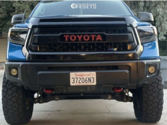 2017 Toyota Tundra with 18x8.5 40 Method Mr319 and 37/12.5R18 Toyo ...