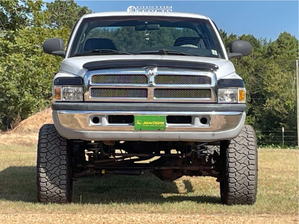 1999 Dodge Ram 2500 with 22x12 -44 TIS 544bm and 35/12.5R22 Venom Power ...