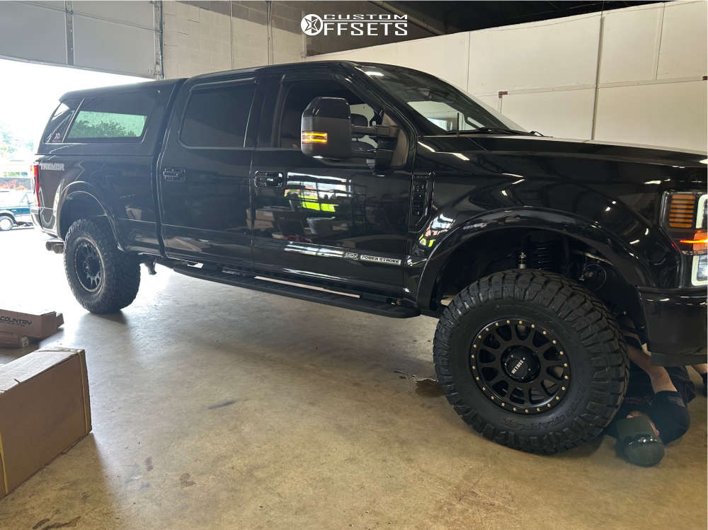 2020 Ford F-250 Super Duty with 18x9 18 Method Mr305 and 37/12.5R18 ...