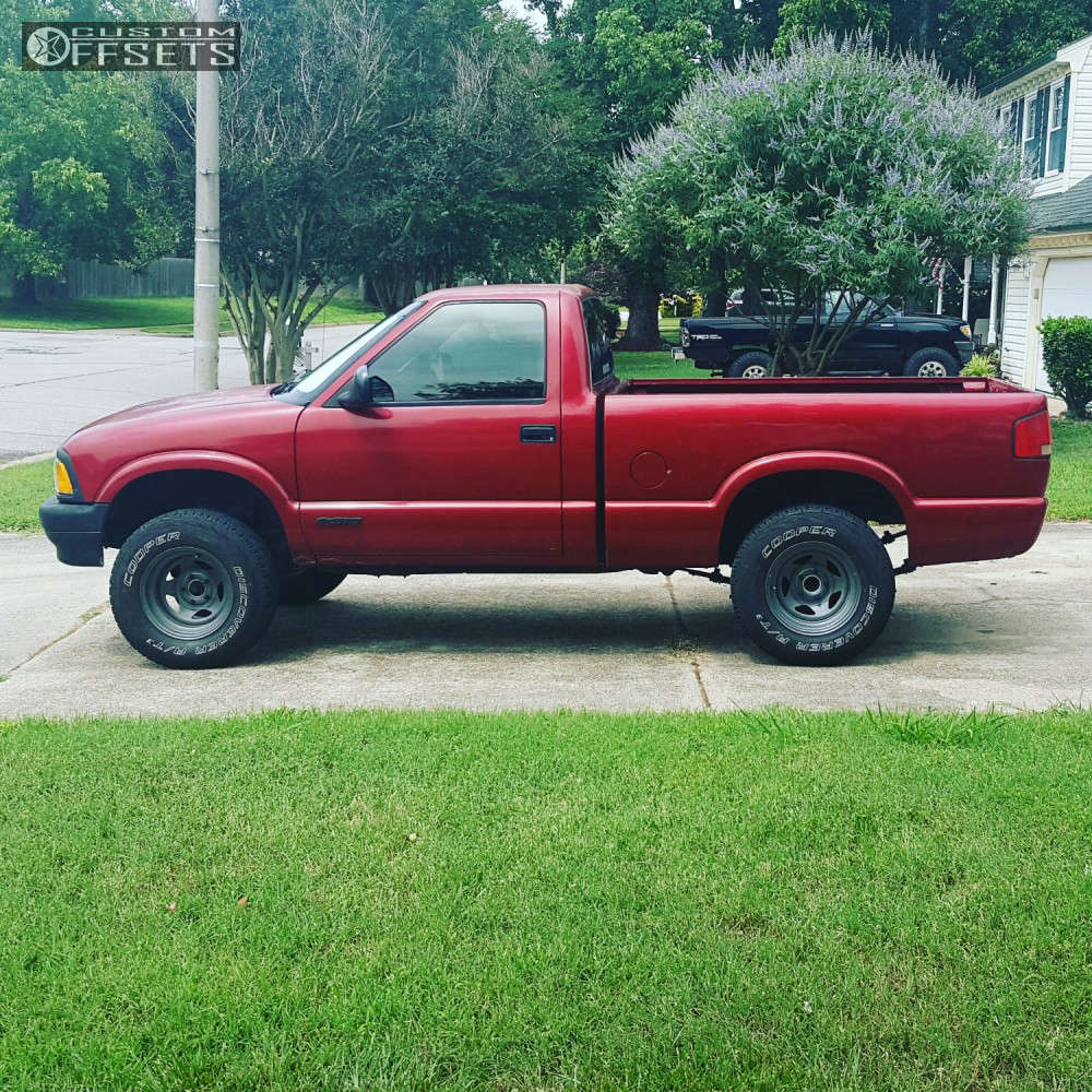 1996 Chevrolet S10 with 15x8 -19 USA 304 and 235/75R15 Cooper ...