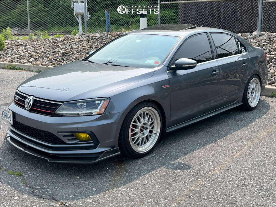 2017 Volkswagen Jetta with 18x8.5 45 Alzor 881 and 225/40R18 Michelin ...