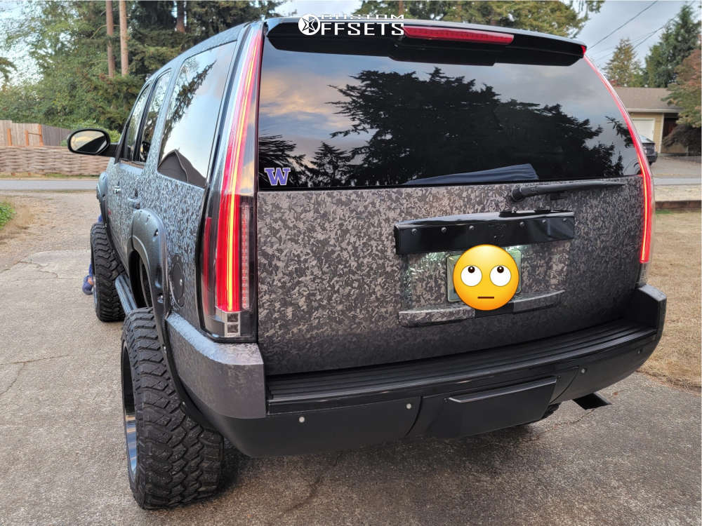 2007 GMC Yukon with 22x12 -51 ARKON OFF-ROAD Lincoln and 35/12.5R22 ...