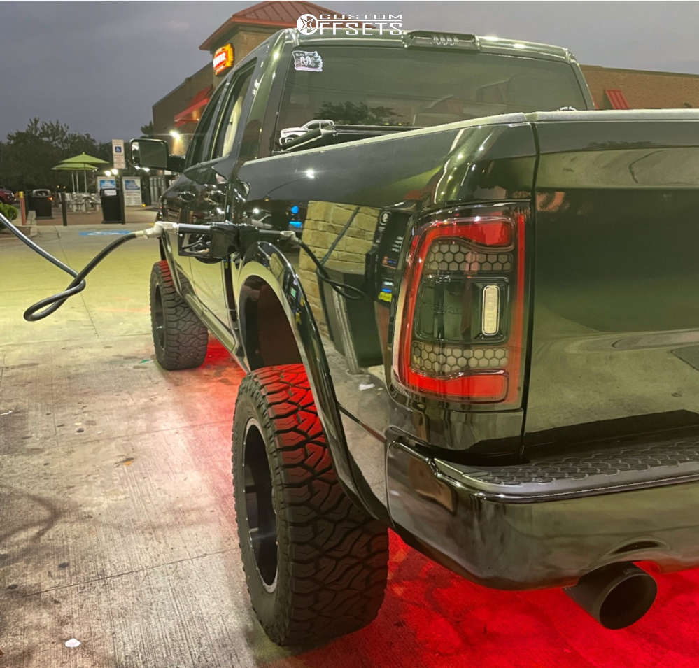 2016 Ram 1500 with 20x10 -24 Moto Metal Mo970 and 35/12.5R20 Venom ...