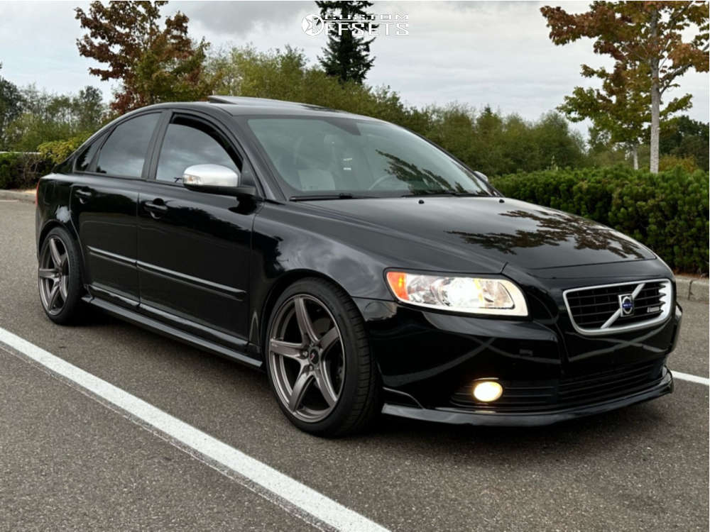 2009 Volvo S40 with 18x8.5 40 Option Lab R555 and 225/40R18 Continental Extremecontact Dws06 ...