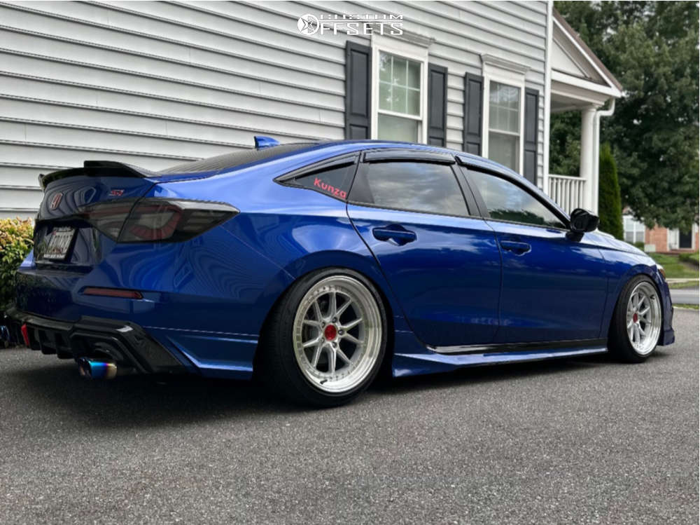 2022 Honda Civic with 18x9.5 30 Aodhan Ds08 and 235/40R18 Goodyear ...