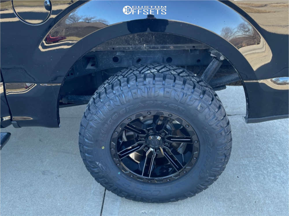 2019 Ford F-150 with 17x8.5 0 American Outlaw Railcar and 285/70R17 ...