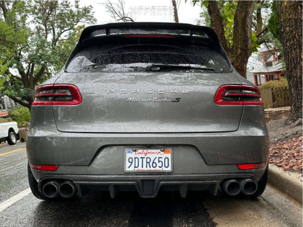 2016 Porsche Macan with 20x10.5 15 Vossen MX-3 and 275/40R20 ...