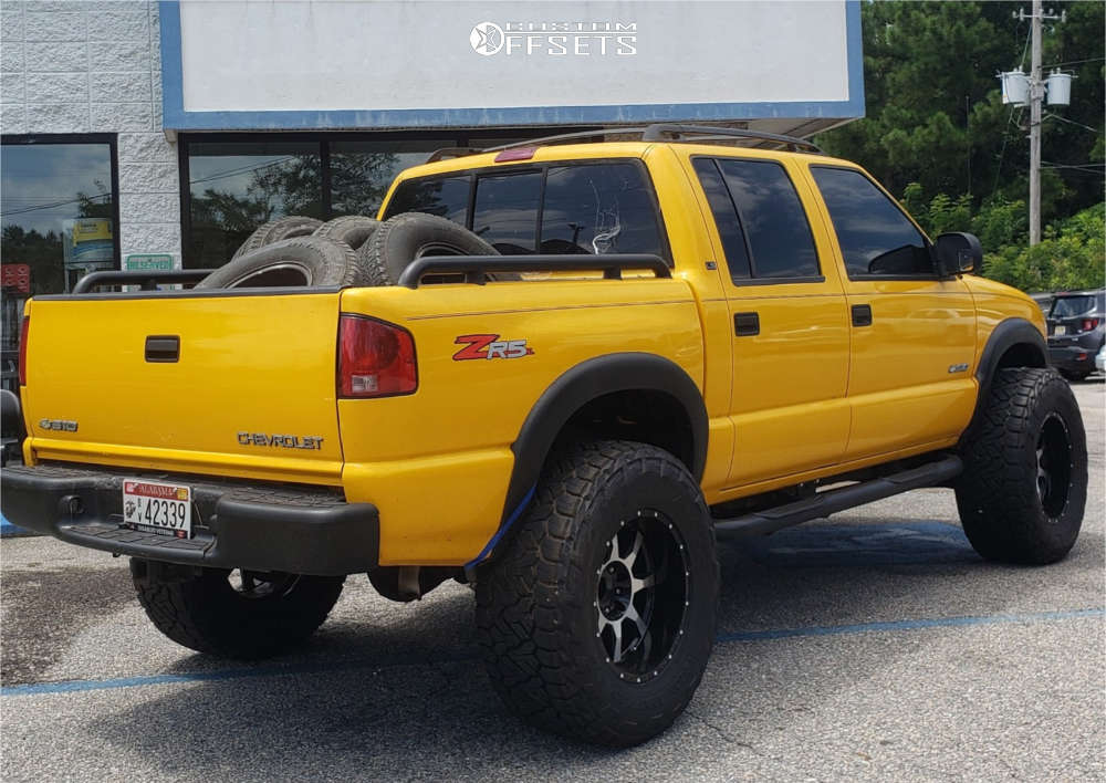 2003 Chevrolet S10 with 18x10 -24 Moto Metal MO970 and 325/65R18 Nitto ...